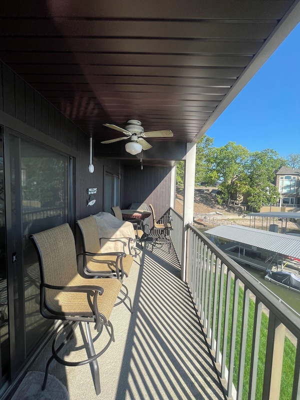 Clean 2br 2bath Harbor Point Condo On The 21mm In The Heart Of Osage Beach - Lake Ozark, MO