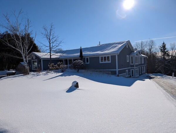 Accessible 1-bedroom Apartment Located On 105-acre Farm - Port Perry