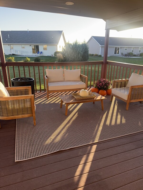 Luxurious 3-bedroom- 3 Bath, Short Drive To Lambeau--- De Pere. - LedgeStone Vineyards, Greenleaf