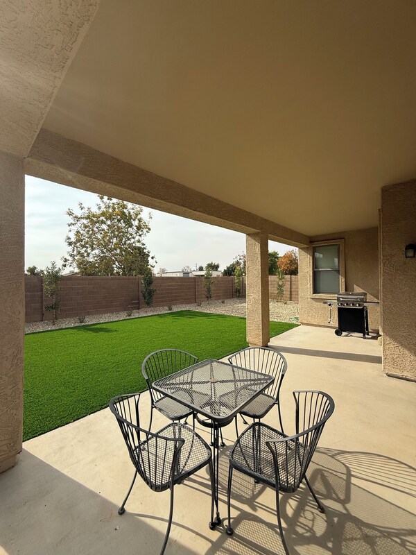 Stylish & Spacious Retreat Near Surprise Stadium - Room To Spread Out! - Surprise, AZ