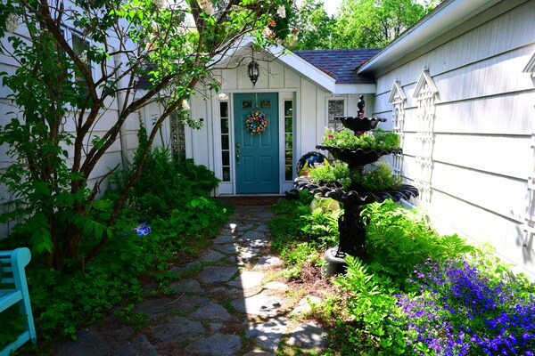 Charming 3-bedroom House In Saratoga Springs, Minutes From Race Course. - Saratoga Springs, NY