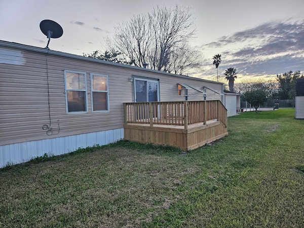 3-bedroom Home, Near Spi And Spacex With Wi-fi, Full Kitchen, Washer/dryer - Brownsville, TX