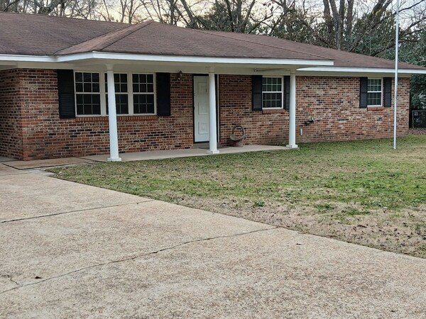 Beautiful 3-bedroom House In Columbus, Ms - Columbus, MS