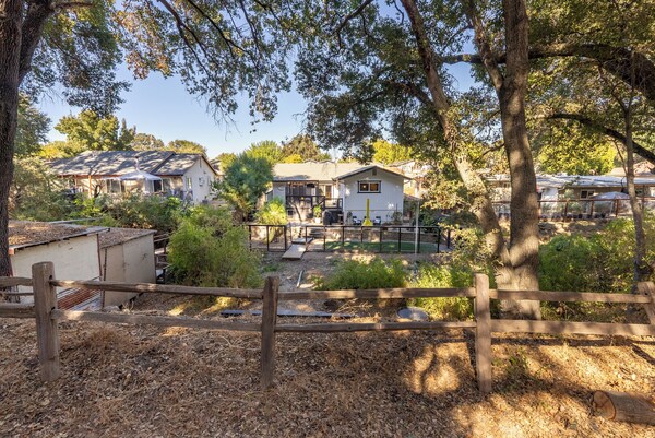 Templeton Creekside Cottage-two En Suites, Wine Fridge, Pets Ok! - Atascadero, CA