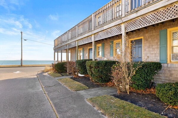 Oceanfront Getaway | 2 Double Beds & Kitchenette - Woods Hole, MA