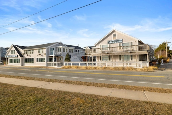 Accessible 1 King Bed Premium Suite - Falmouth, MA