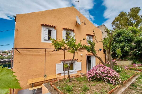 Cozy 2-bedroom Holiday Retreat Sleeps 4 - Pet Friendly - Mali Losinj