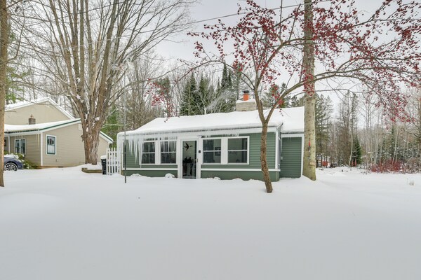 Walk To Beach & Mullett Lake: Cottage W/ Yard! - Mullett Lake, MI