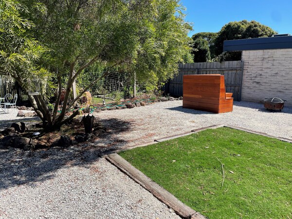 Beach Shack 150m To Beach, 10m To Golf Course, Tranquil Pet-friendly & Quaint - Geelong