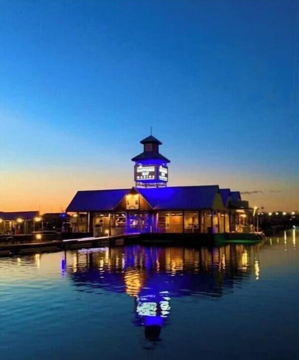 Lakeside Modern And Peaceful Condo! - Rowlett, TX
