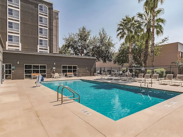 Downtown King Studio Getaway, Pet-welcome, Near Hemisfair Plaza - 聖安東尼奧