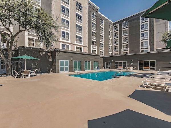 Spacious King Suite, Outdoor Pool, A Stroll To The Spanish Governor's Palace - Monte Vista - San Antonio