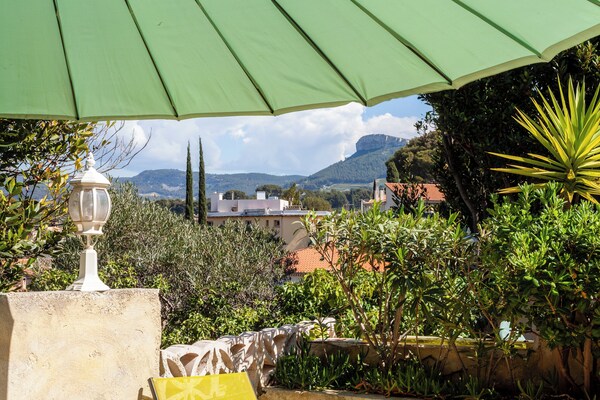 Appartement 'Le Repaire' Avec Vue Sur Montagne, Terrasse Et Jardin Partagés - Calanque d'En-vau