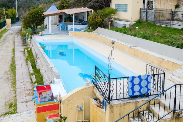 Appartement 'Falicon' Avec Vue Sur La Montagne, Wi-fi Et Climatisation - Plage Cros Dei Pin