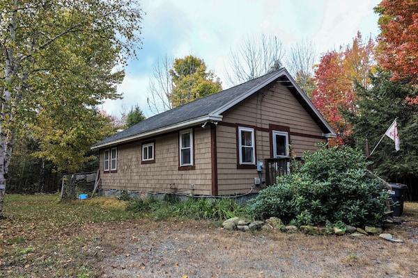 Charming 1-bedroom House. Close To Everything, But Quiet Area. Pet Friendly - Old Town, ME