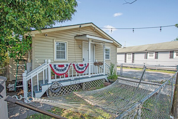 Prime Location! Cozy & Convenient Stay In Charleston - North Charleston, SC