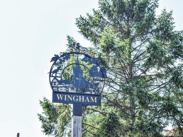 Local Pubs, Walking Routes, Cottage W Parking - Deal
