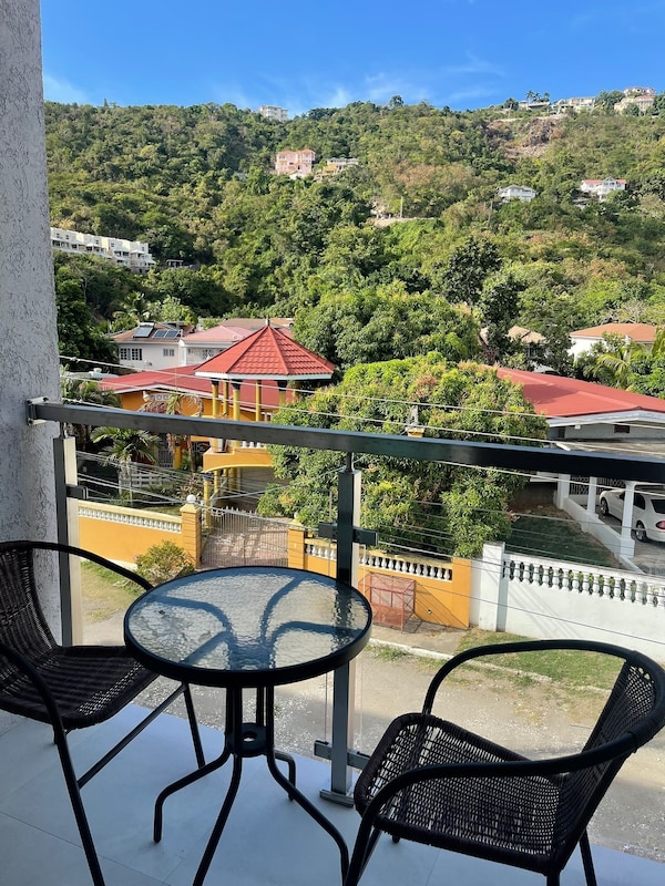 Camrose By The Curve Meadowbrook 2-bedroom Apt In Meadowbrook, Kingston - Kingston