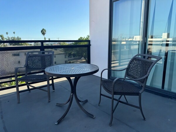 Charming 4-bedroom Townhouse In Pleasant Los Angeles Free Ac, Wifi And Parking - Los Ángeles, CA