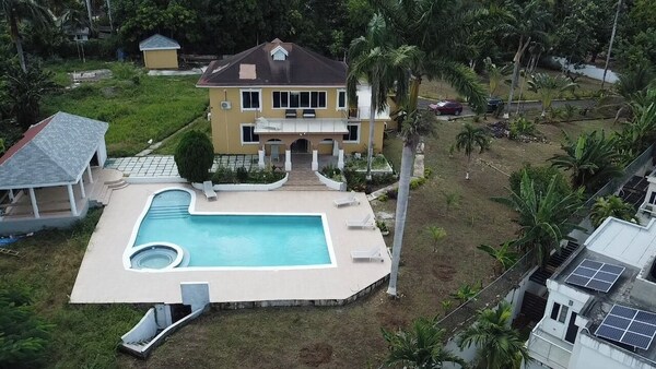 Blue Seas Villa 2 In Montego Bay With Ac, Wifi  Large Property With Sea View - Montego Bay