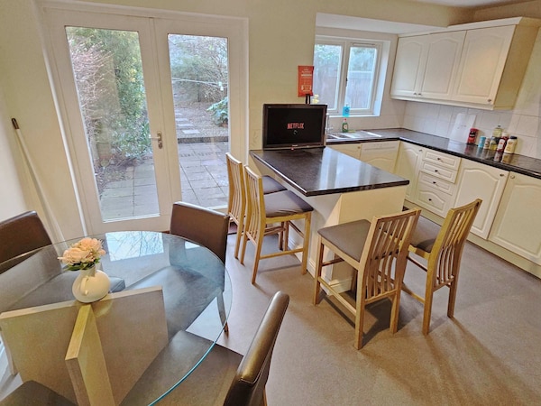 Spacious 5-br Group Stay In Central Location - 布里斯托爾