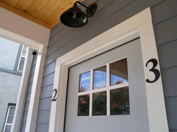 12 Minutes To Elvis | Classic 1900s Revitalized - Memphis, TN