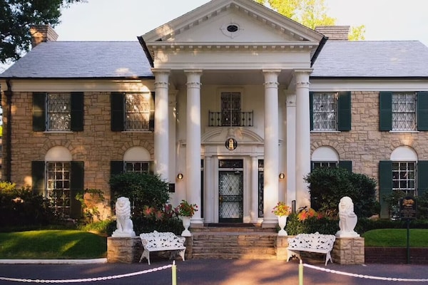 Walk To Memphis Nightlife | 100 Yr Old Cozy Apt - Memphis, TN