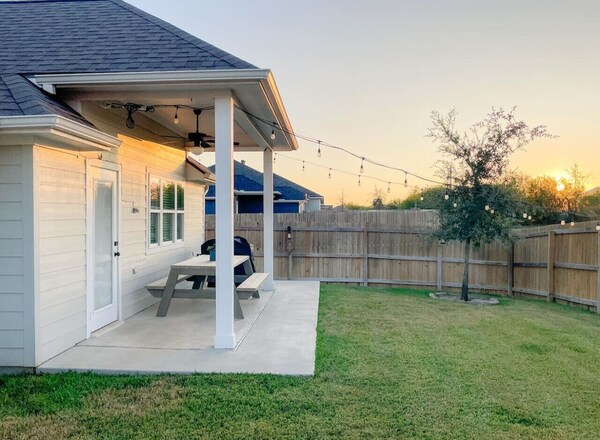 Luxury Home Near Kyle Field & Expo Center - ブライアン, TX