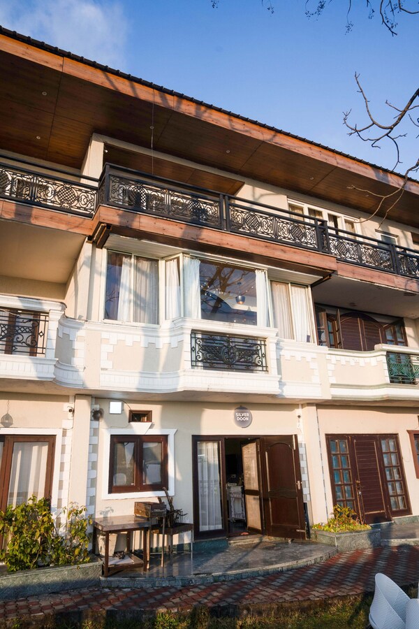 The Silver Doon  A Cozy Mountain Escape At Mall Road, Mussoorie - Mussoorie