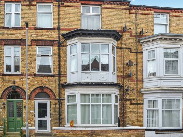 2-br Filey Flat, Near Seafront Perfect For Getaways - Filey