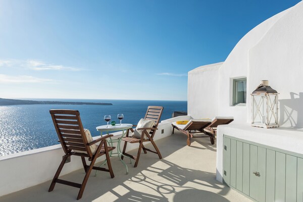 Cliff Nest Honeymoon Suite With Private Whirlpool & Caldera View *Access Via Num - Oia