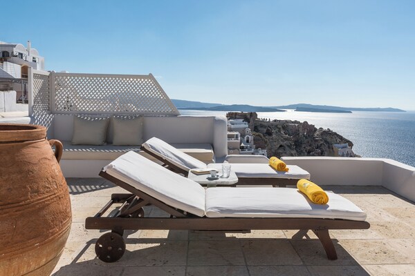 Sunset Honeymoon Suite With Private Whirlpool & Caldera View - Oia