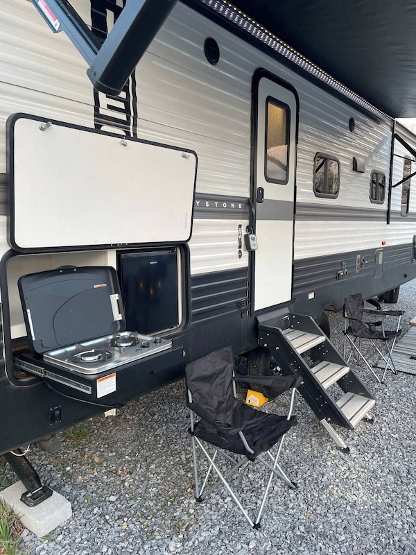 This Rv Is A 2 Bedroom(s), 1 Bathrooms, Located In Sevierville, Tn. - Tennessee