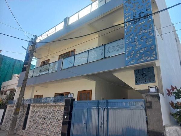 Luxurious, Cozy 2-bedroom Apartment In Peaceful Dehradun With Wifi, Ac - 데라둔