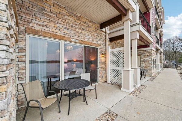 Pink Beachfront Condo At Delton Grand - Wisconsin Dells, WI