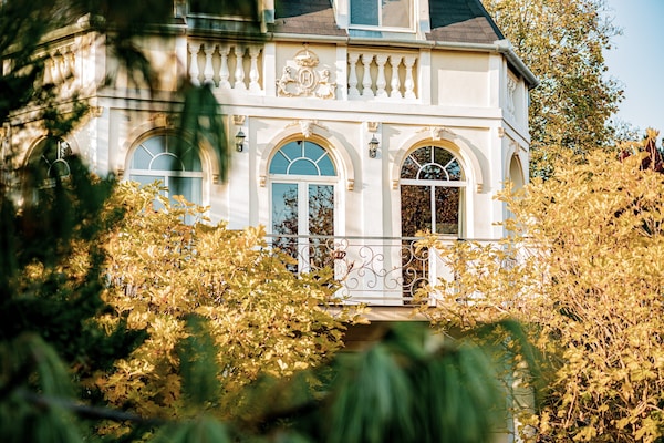 Kastello Guesthouse Historic Charm And Modern Comfort On A Magical Estate - Pécs