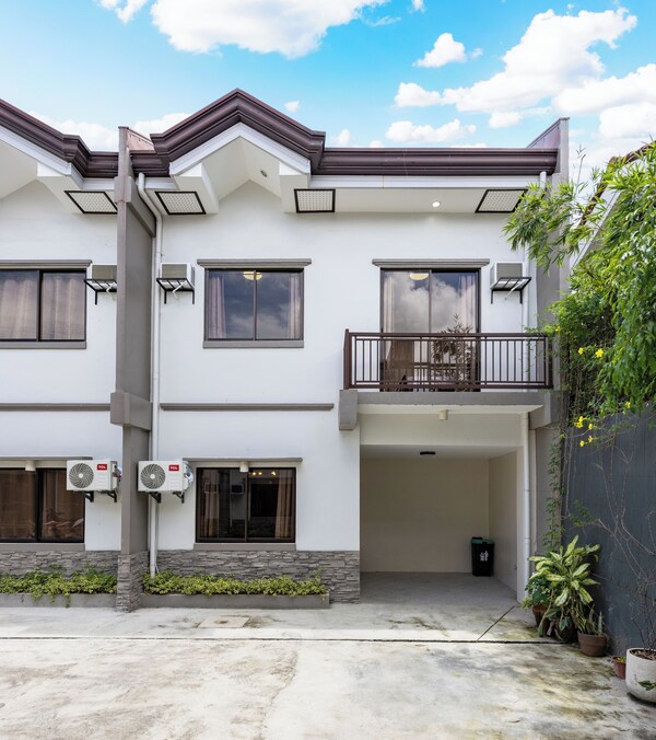 Central 3-bedroom Townhome With Wifi, Parking In Secluded Cebu City Neighborhood - Cebu City