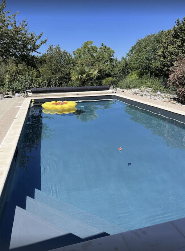 Steinhaus Mit Swimmingpool Und Großem Garten - Fleurac