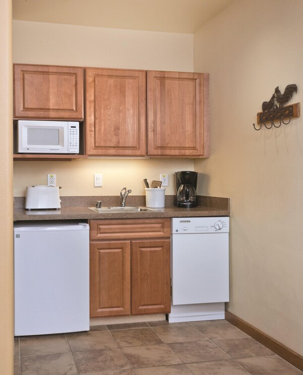 Cozy Condo W/ Kitchenette - Near Historical Sites - Taos, NM