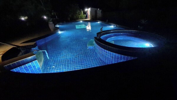 Beautiful Bungalow With Shared Outdoor Pool And 2km From The Beach - Khao Yai