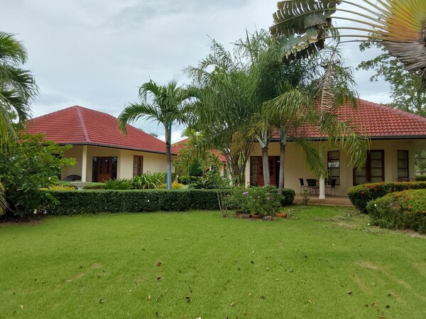 Beautiful Bungalow With Shared Outdoor Pool And 2 Km From The Sandy Beach - Khao Yai