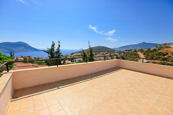 3+1 Villa With Sea View In Kalkan Center - Rose - Калкан