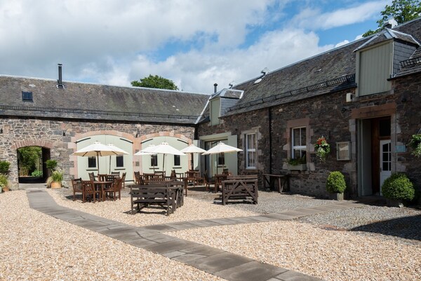 The Hayloft, Kailzie - Sleeping 2 Guests In One Bedroom - Peebles
