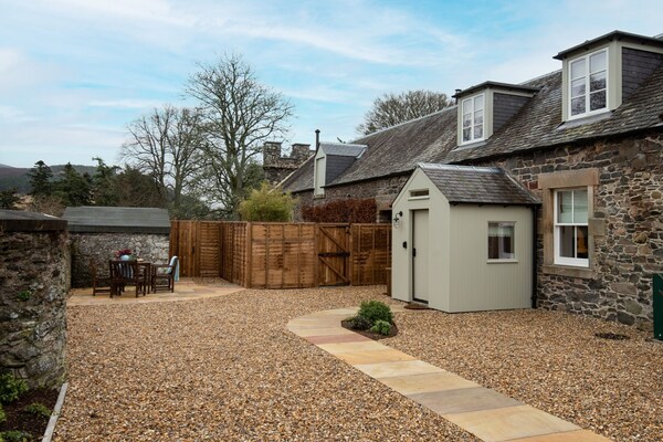 Coachman's Cottage, Kailzie - Sleeping 4 Guests In 2 Bedrooms - Innerleithen