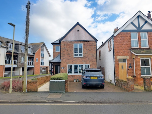 Charles Street - Petersfield - A Town House That Sleeps 4 Guests In 2 Bedrooms - Petersfield