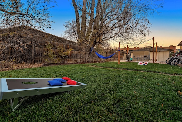 Ultimate Group Getaway | Big Yard, Fire Pit, Grill - Fort Collins, CO