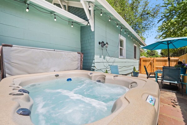 Peterson Retreat | Hot Tub, Bikes, Old Town - Fort Collins, CO