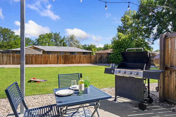 Rocky Mountain Gateway  Spacious Yard, Group Stay - Loveland, CO