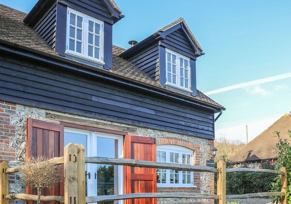 The Dog And Trout - Two Bedroom House, Sleeps 4 - Harbour Park Amusements