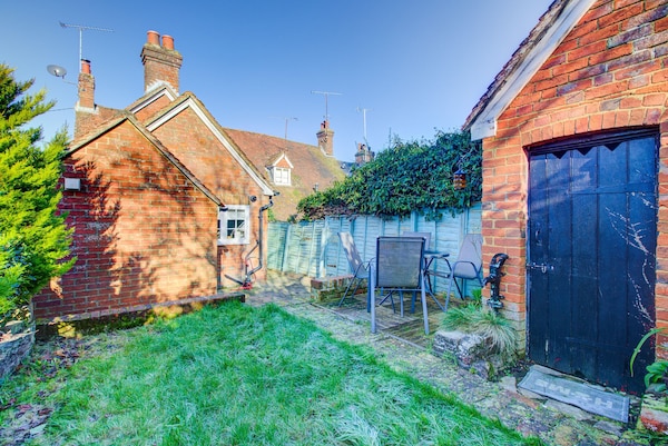 Farnham Cosy Country Cottage - Farnham